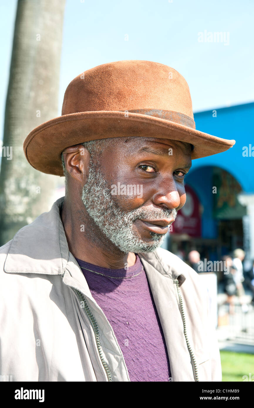 Scruffy old man hi-res stock photography and images - Alamy