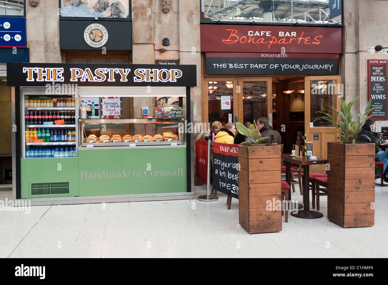 Fast food kisok and station cafe at Waterloo station, London Stock ...
