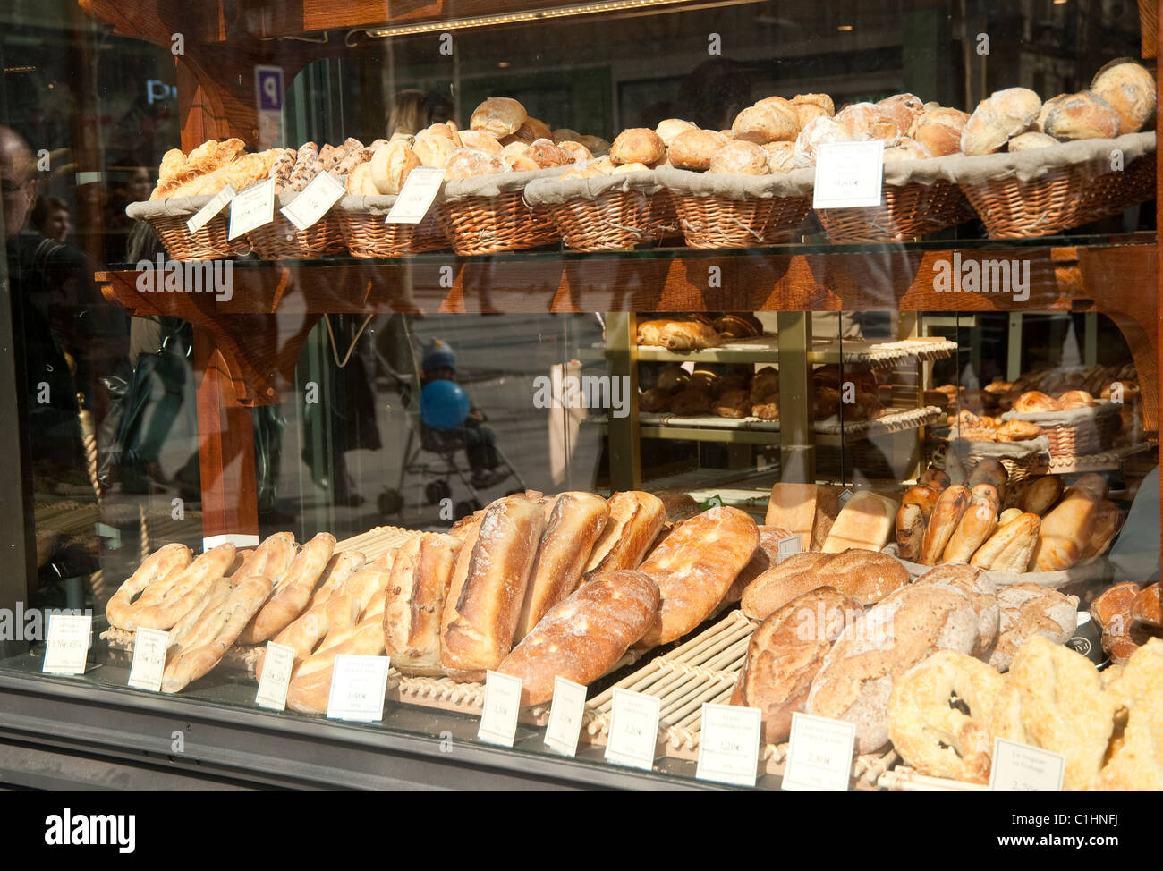 Paris bakery hi-res stock photography and images - Alamy