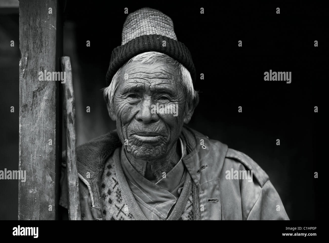 Nepali man in the Himalaya Stock Photo - Alamy