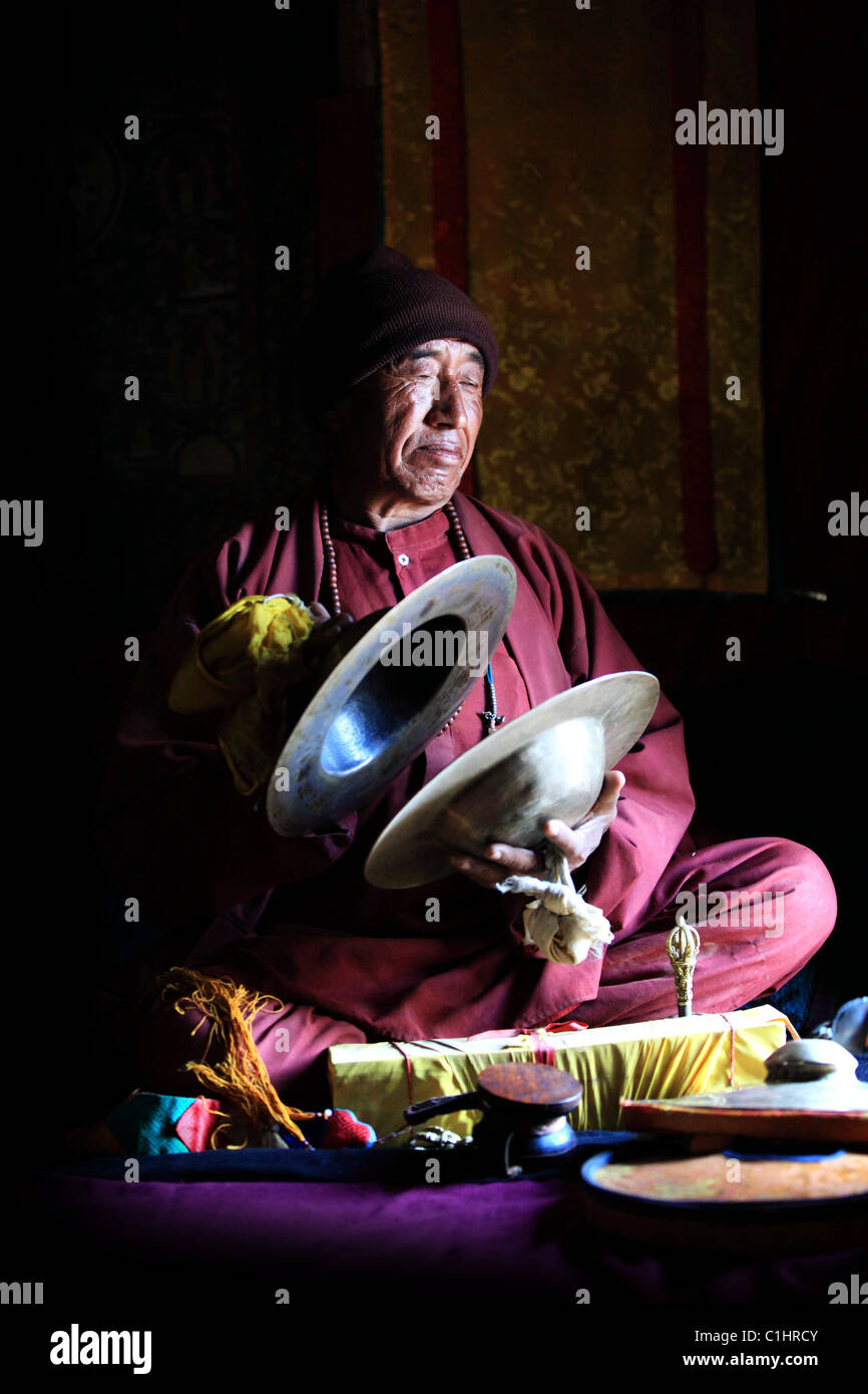 Buddhist lama during rituals in Nepal Himalaya Stock Photo - Alamy