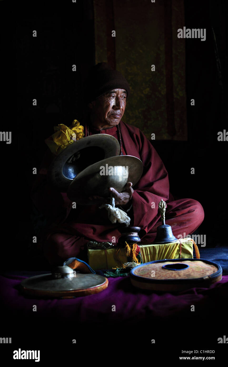 Buddhist lama during rituals in Nepal Himalaya Stock Photo - Alamy