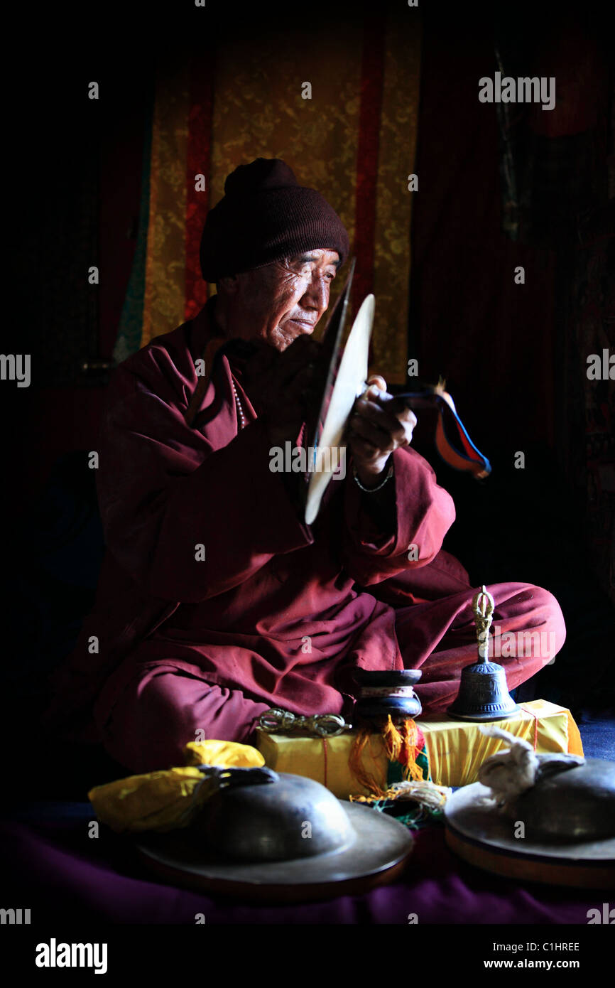 Buddhist lama during rituals in Nepal Himalaya Stock Photo - Alamy