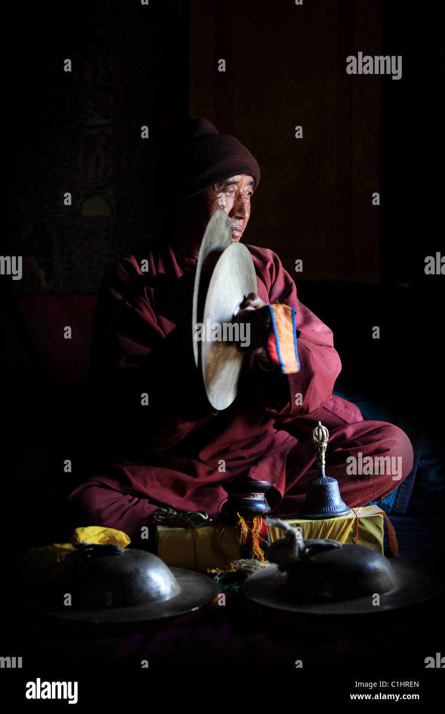 Buddhist lama during rituals in Nepal Himalaya Stock Photo - Alamy