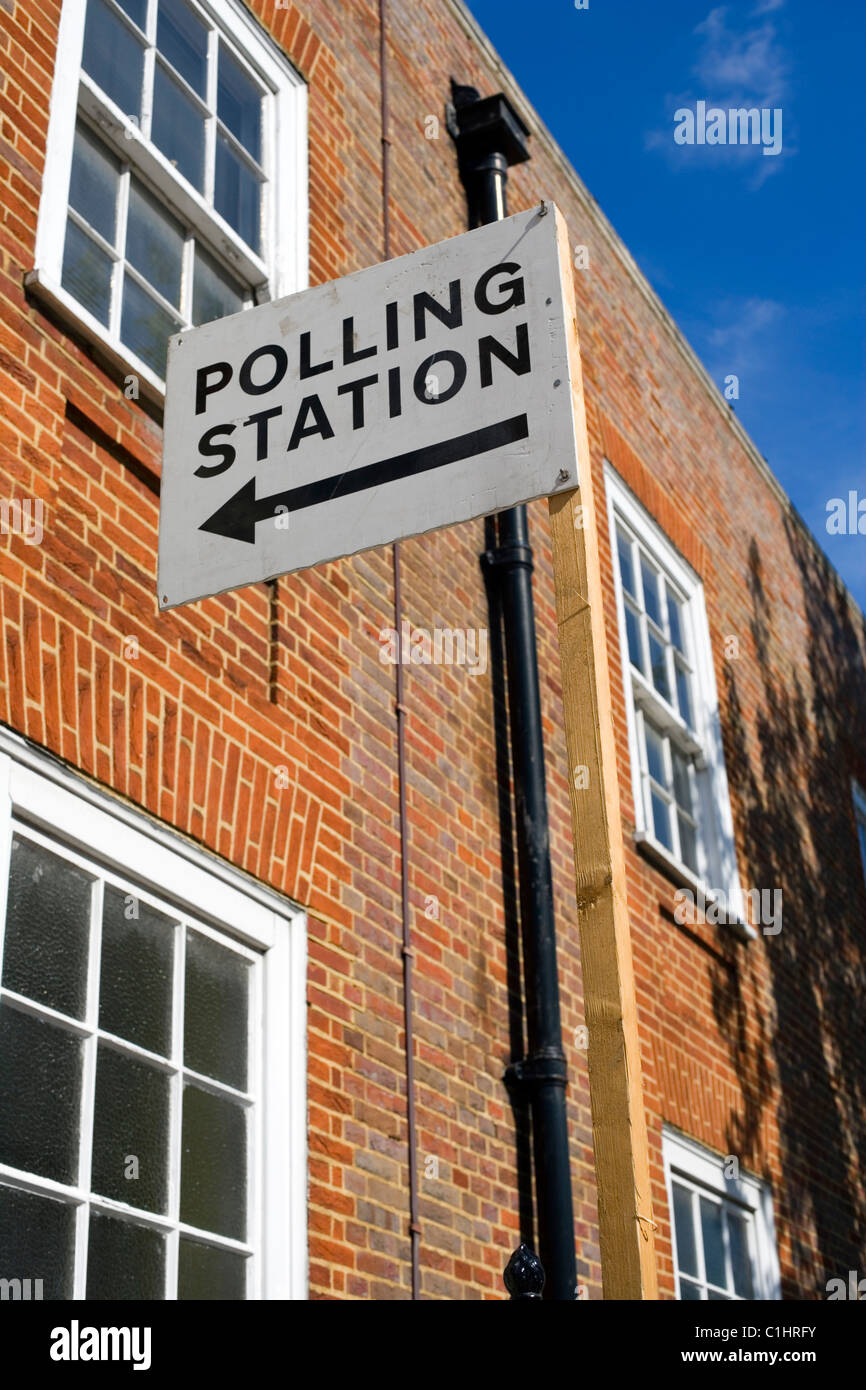 Uk polling station sign hi-res stock photography and images - Alamy
