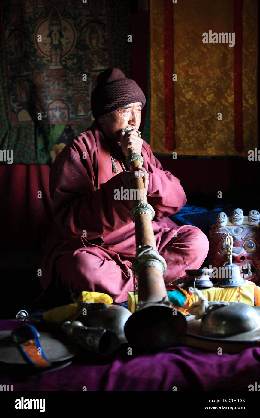 Buddhist lama during rituals in Nepal Himalaya Stock Photo - Alamy