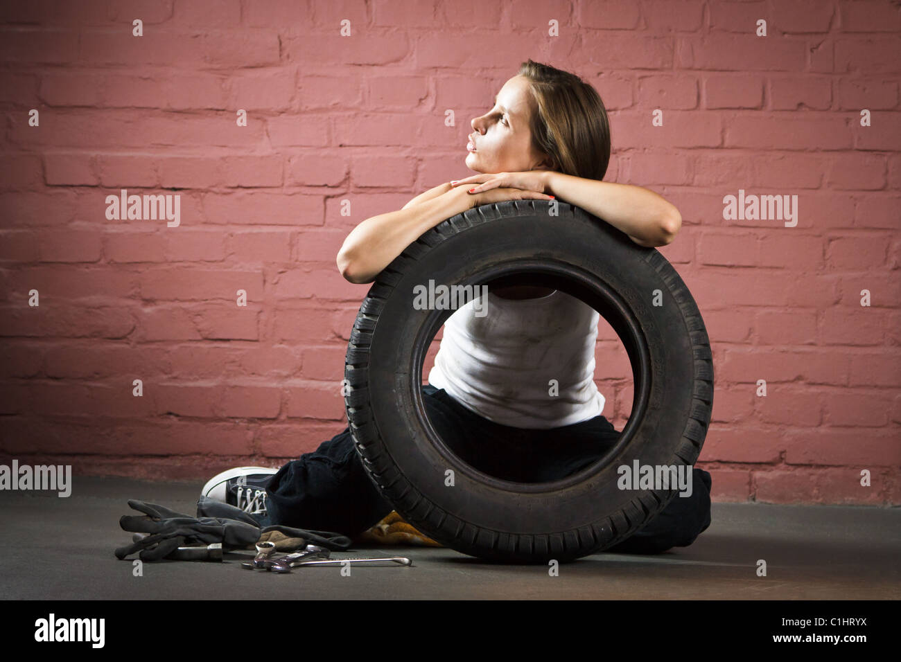 Beautiful mechanic in auto repair shop Stock Photo - Alamy