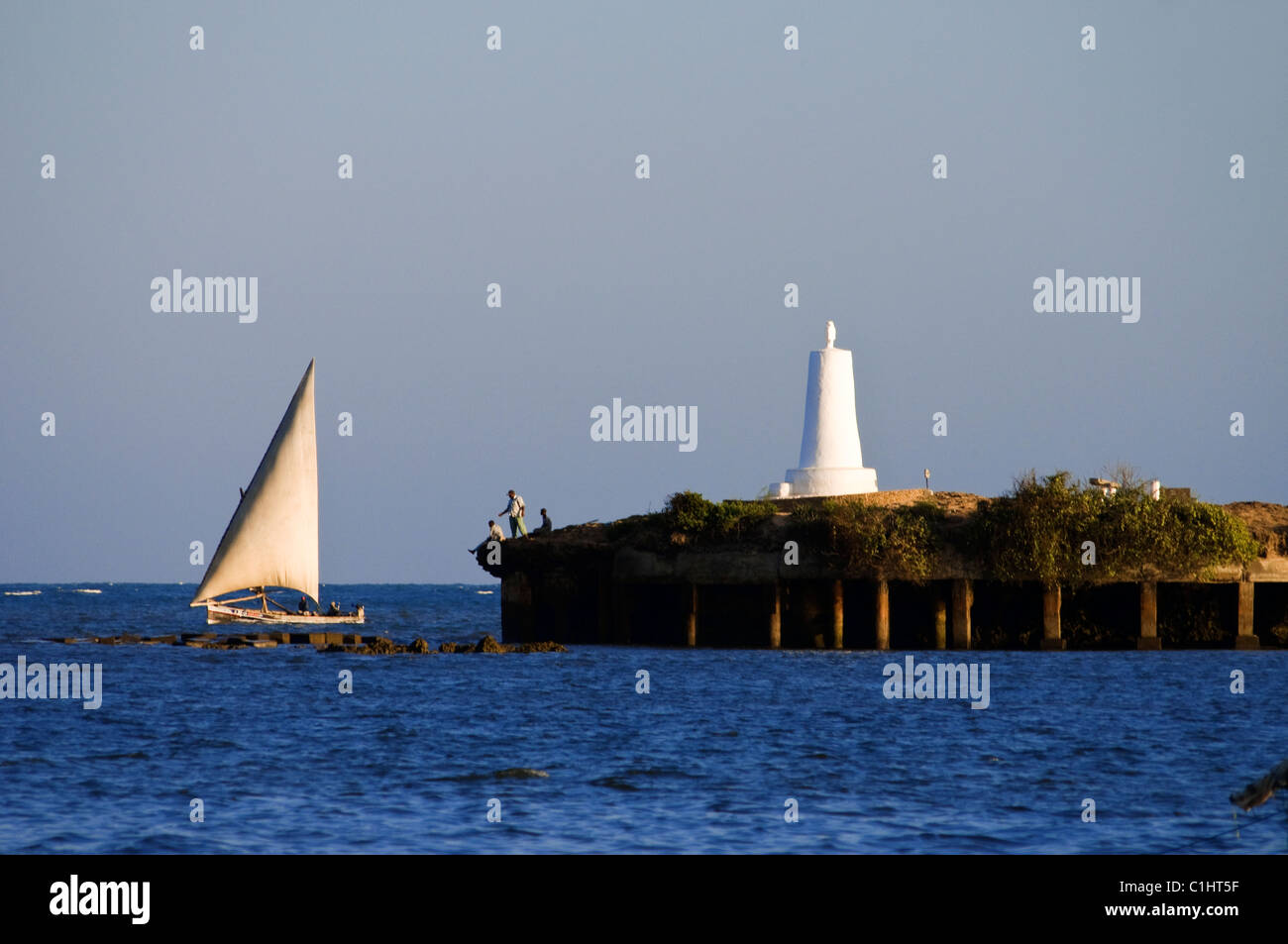 Dhow and vaso de Gama marker, Malindi Kenya Stock Photo - Alamy