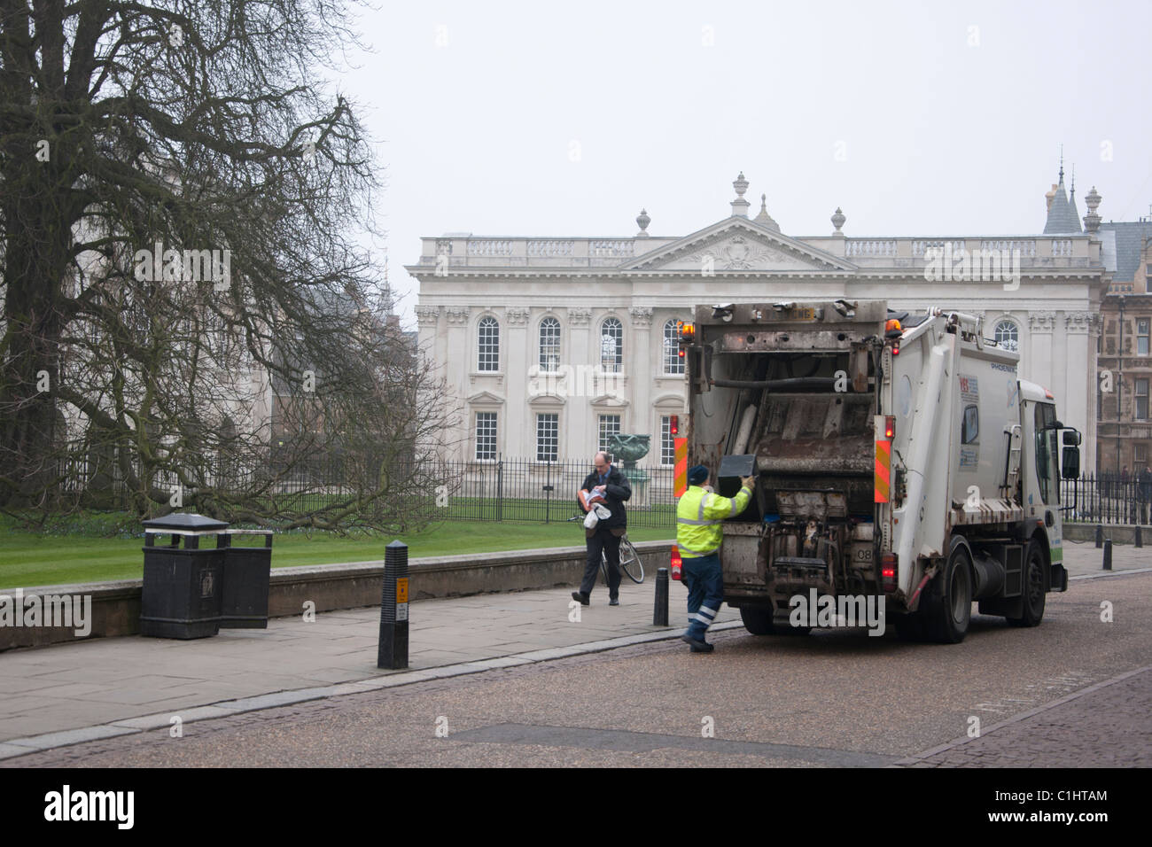 Dustbin lorry hi-res stock photography and images - Alamy