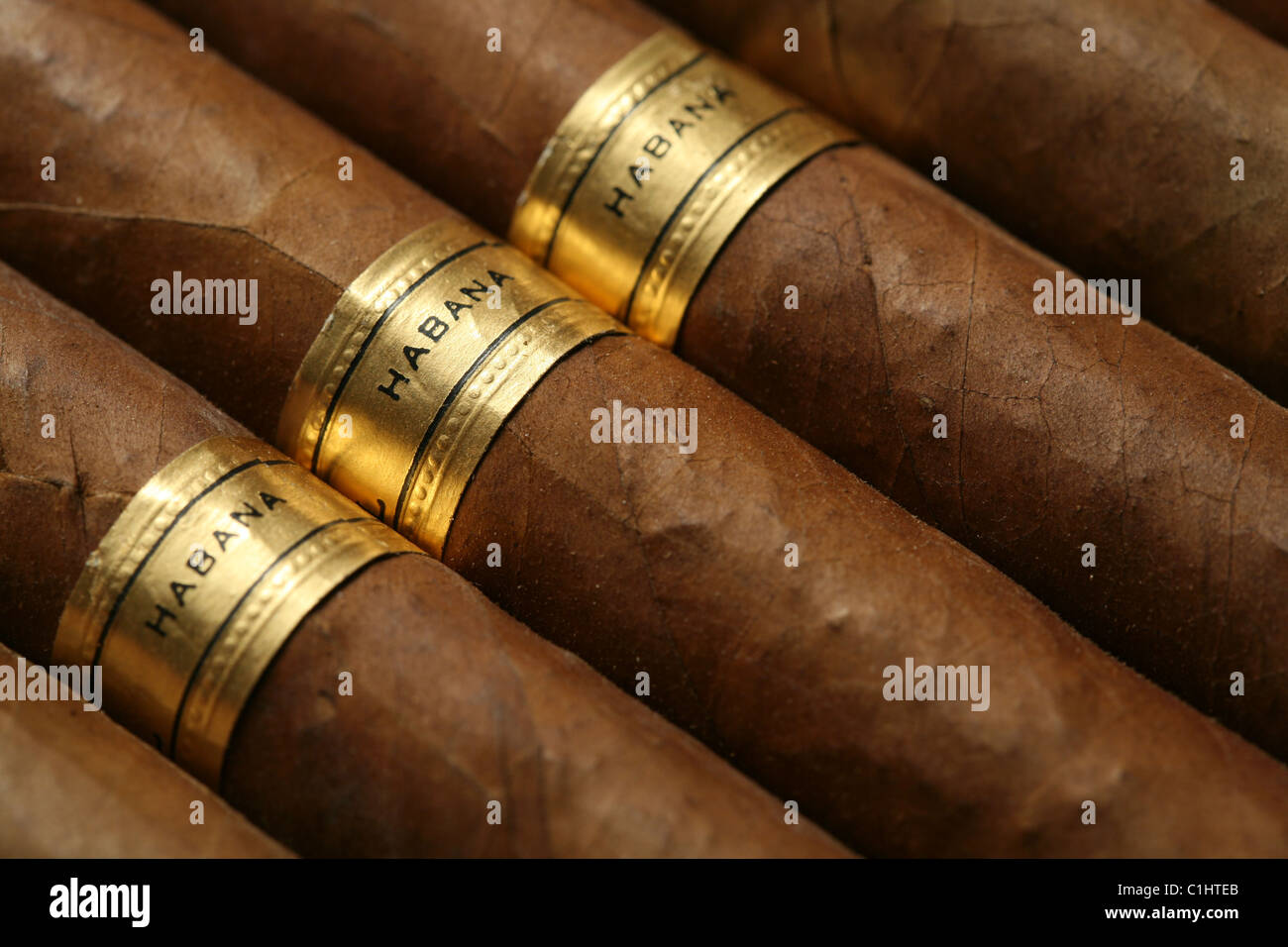 Havana cigar texture hi-res stock photography and images - Alamy