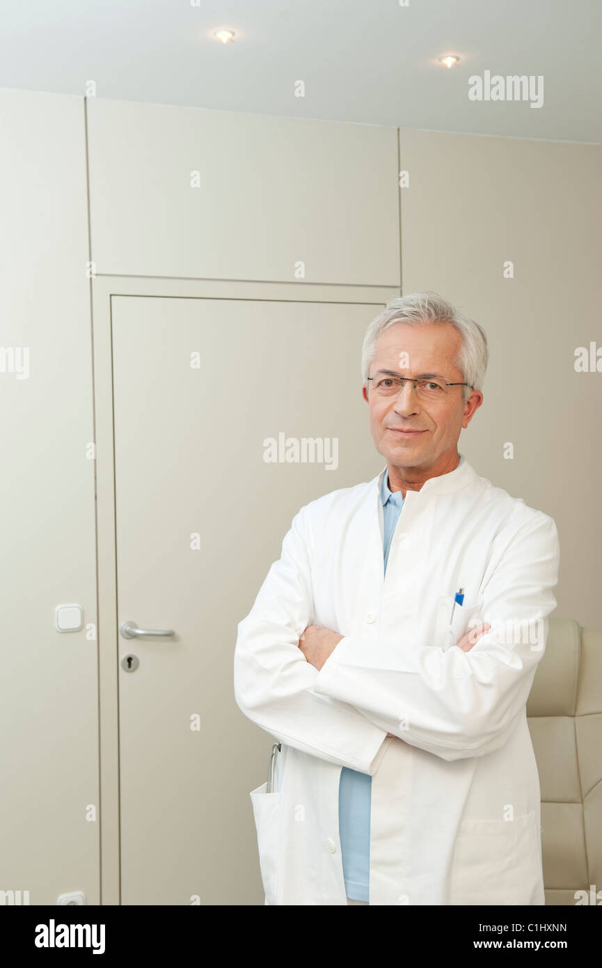 Doctor arms folded Stock Photo - Alamy