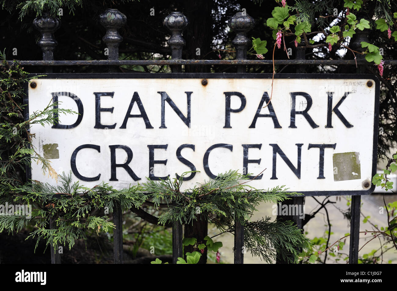 Crescent road name hi-res stock photography and images - Alamy