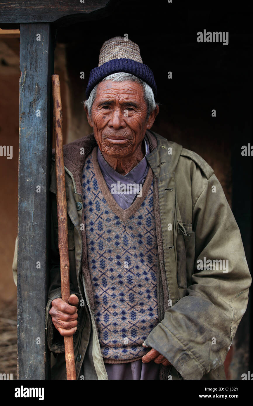 Nepali man in the Himalaya Stock Photo - Alamy