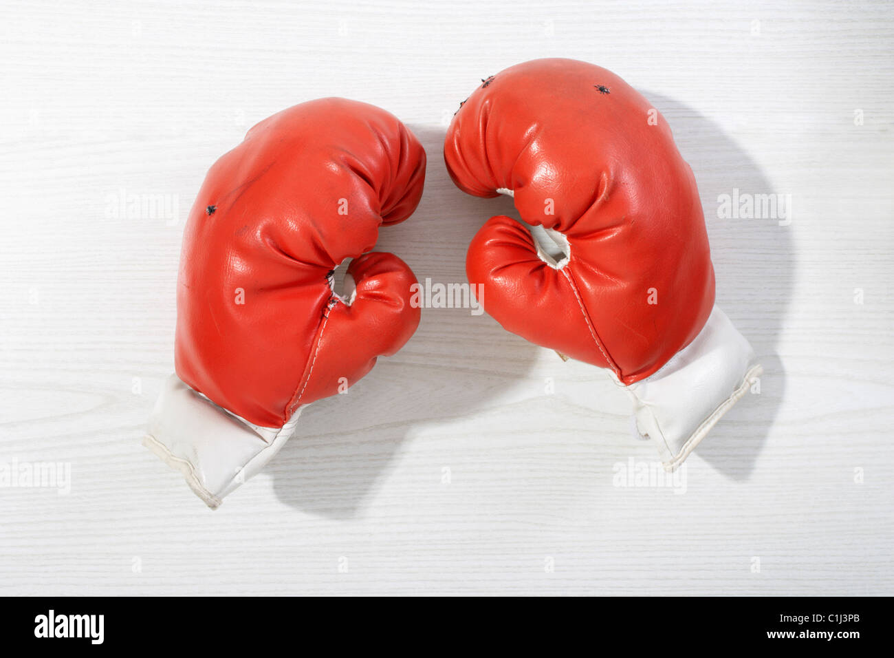 Fight with the gloves off hi-res stock photography and images - Alamy