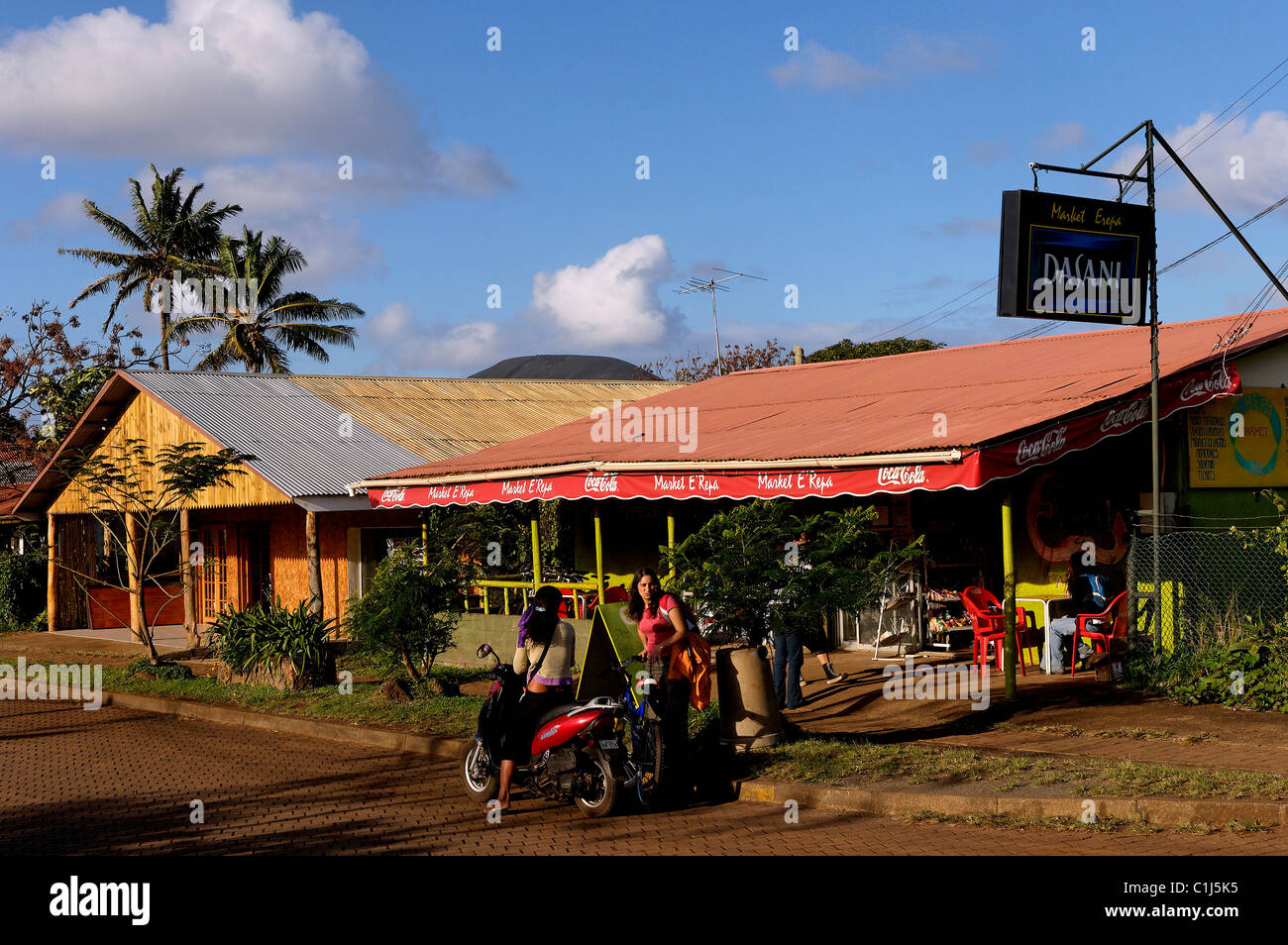 Chile island hanga roa woman hi-res stock photography and images - Alamy