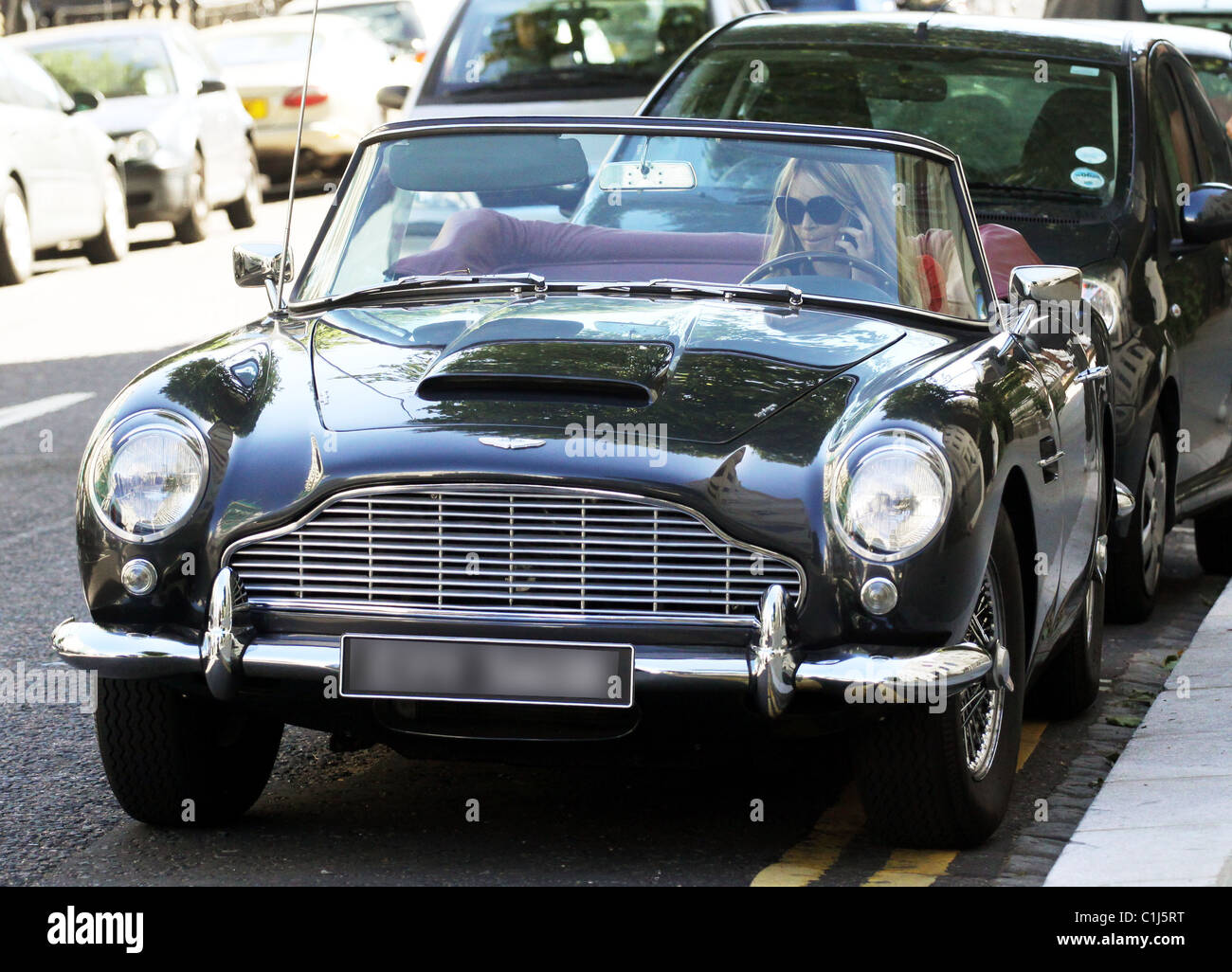 Australian supermodel elle macpherson hi-res stock photography and ...