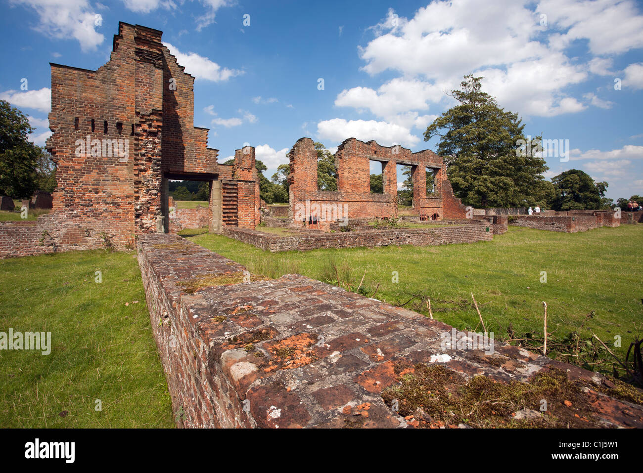 Bradgate Park, Leicester - Bradgate House ruins, Leicestershire ...