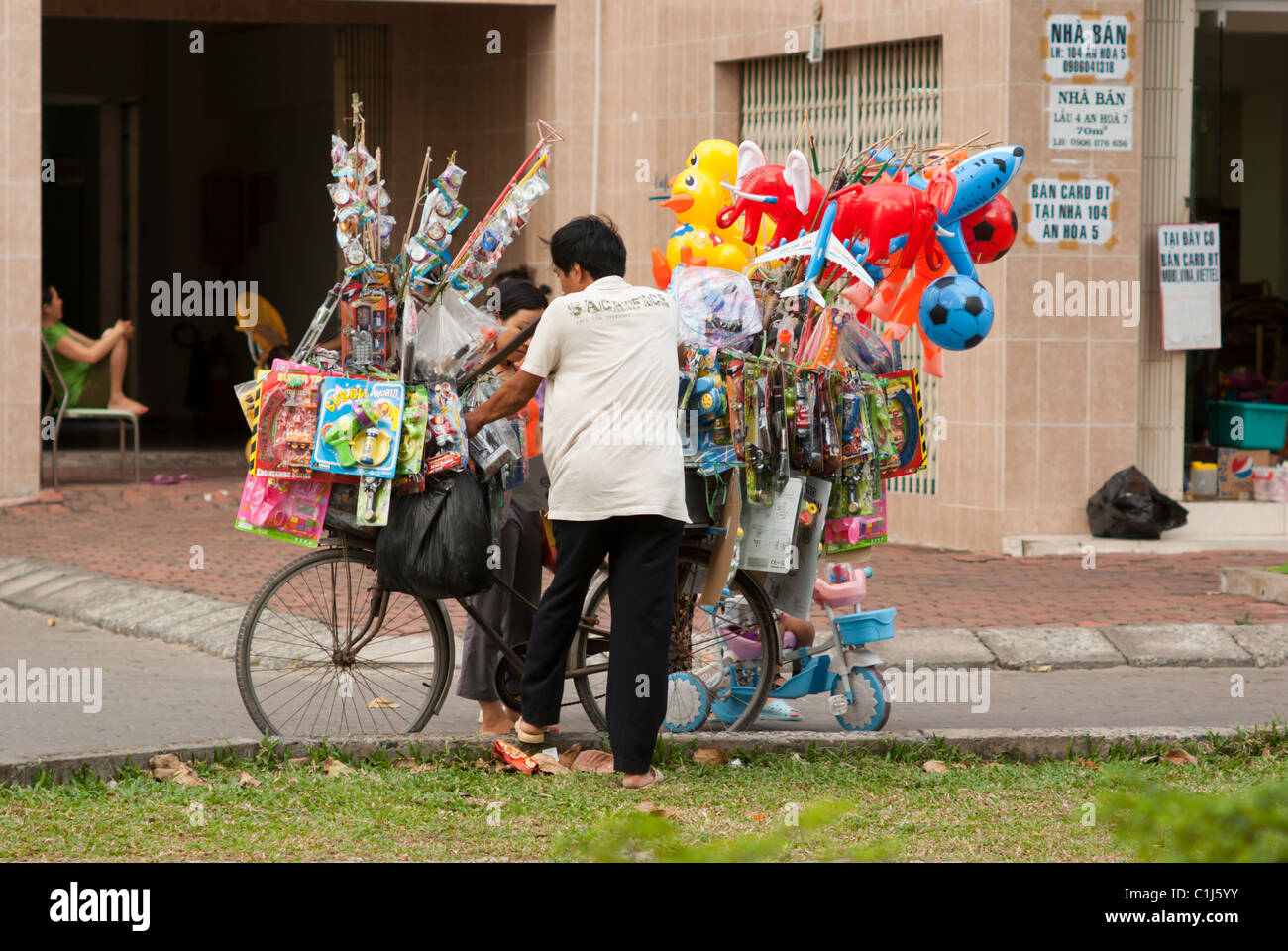 Toys street vendor Stock Photo - Alamy