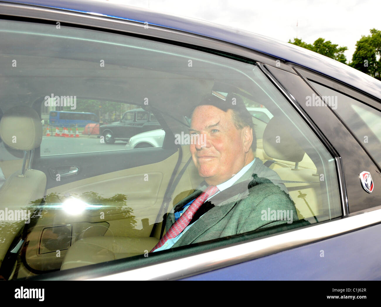 Quentin Davis Ministers arriving for a Parliamentary Labour Party ...