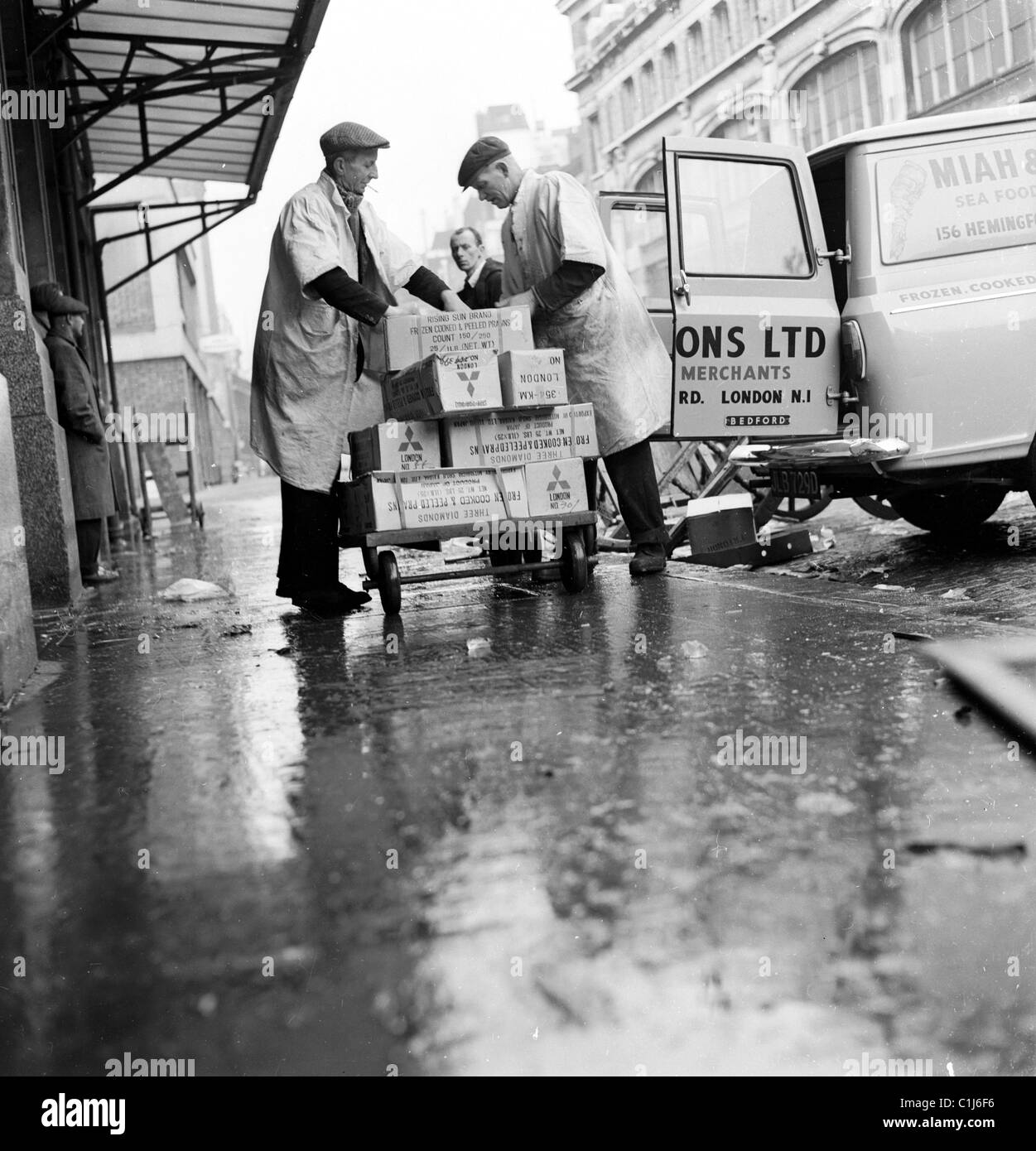 Fishmongers van Black and White Stock Photos & Images - Alamy