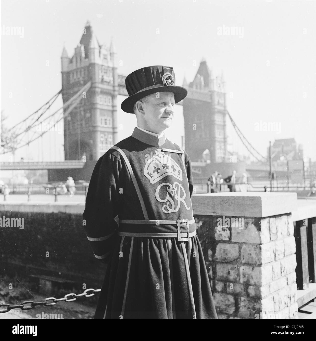 1950s, historical, a Tower of London Yeoman warder or beefeater, a ...