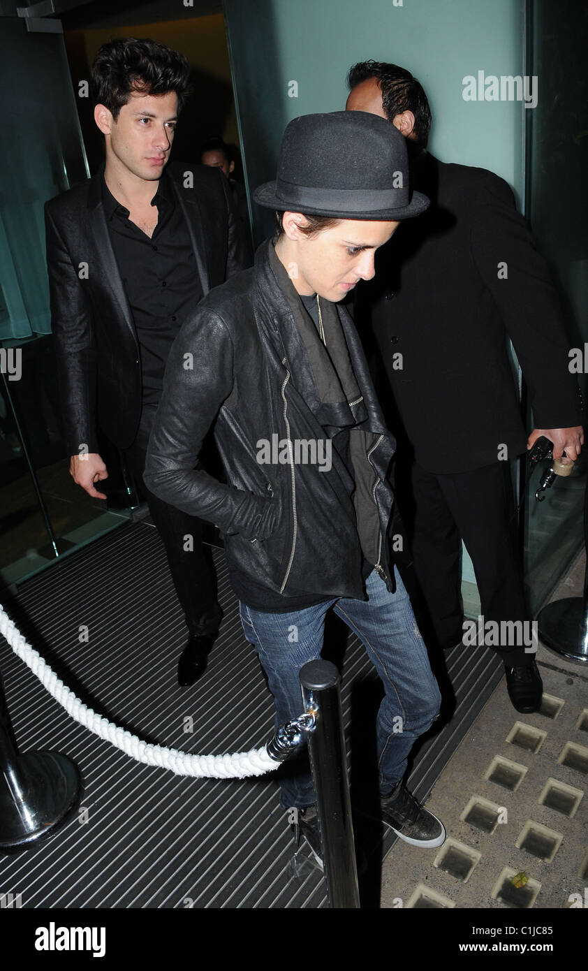 Mark ronson and samantha ronson hi-res stock photography and images - Alamy