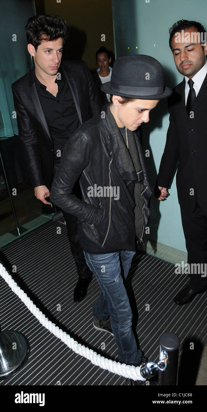 Mark and samantha ronson hi-res stock photography and images - Alamy