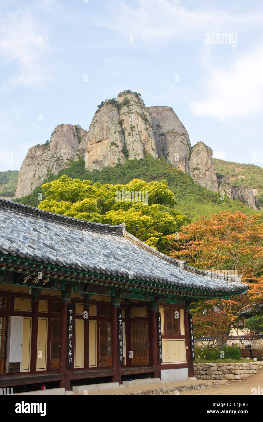 Juwang Mountain (Juwangsan) and Daejeon temple building (vertical Stock ...