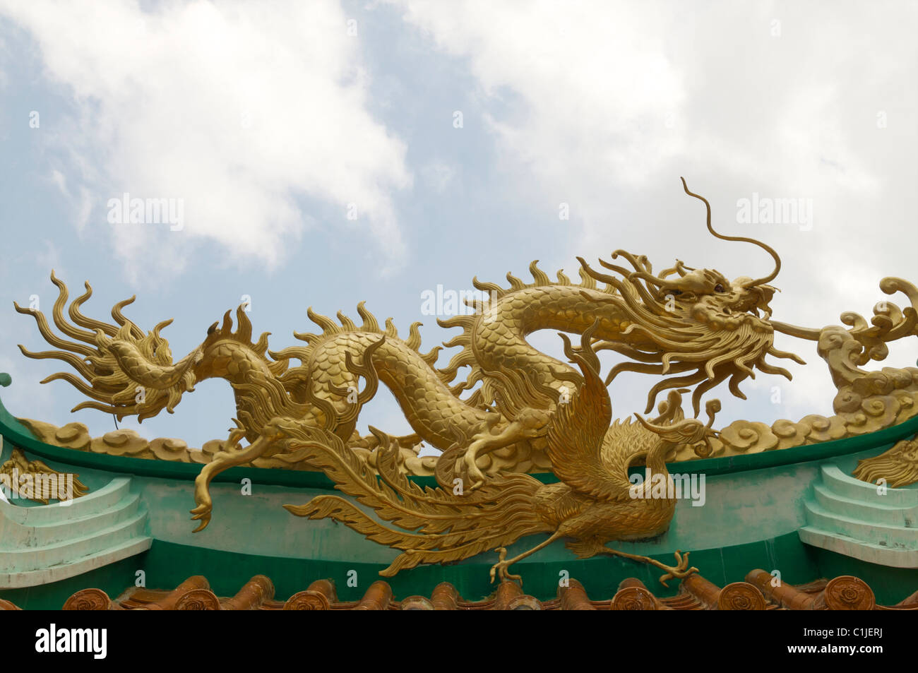 Gold dragon hi-res stock photography and images - Alamy