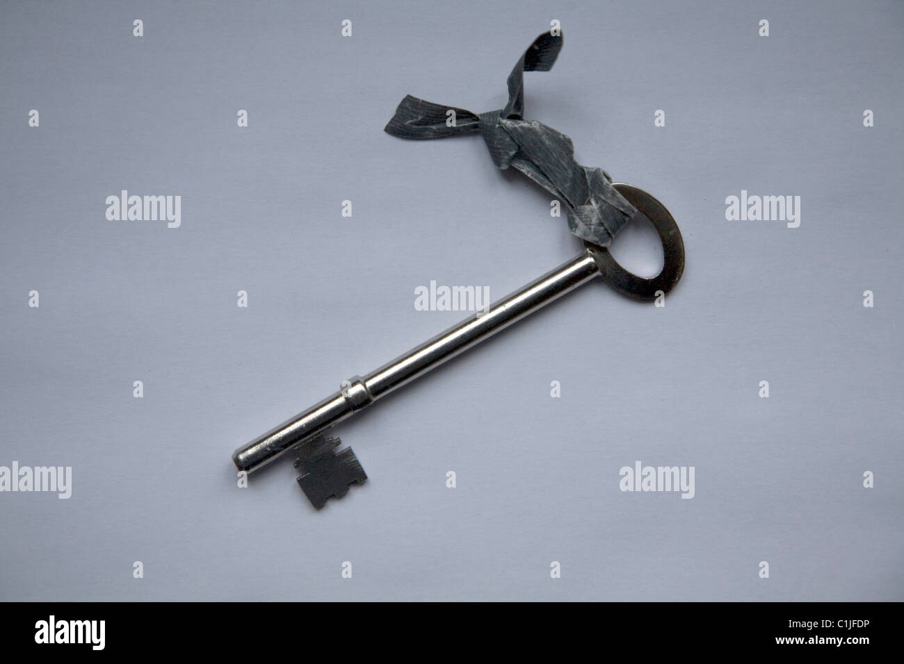 Single old fashioned key from above Stock Photo - Alamy