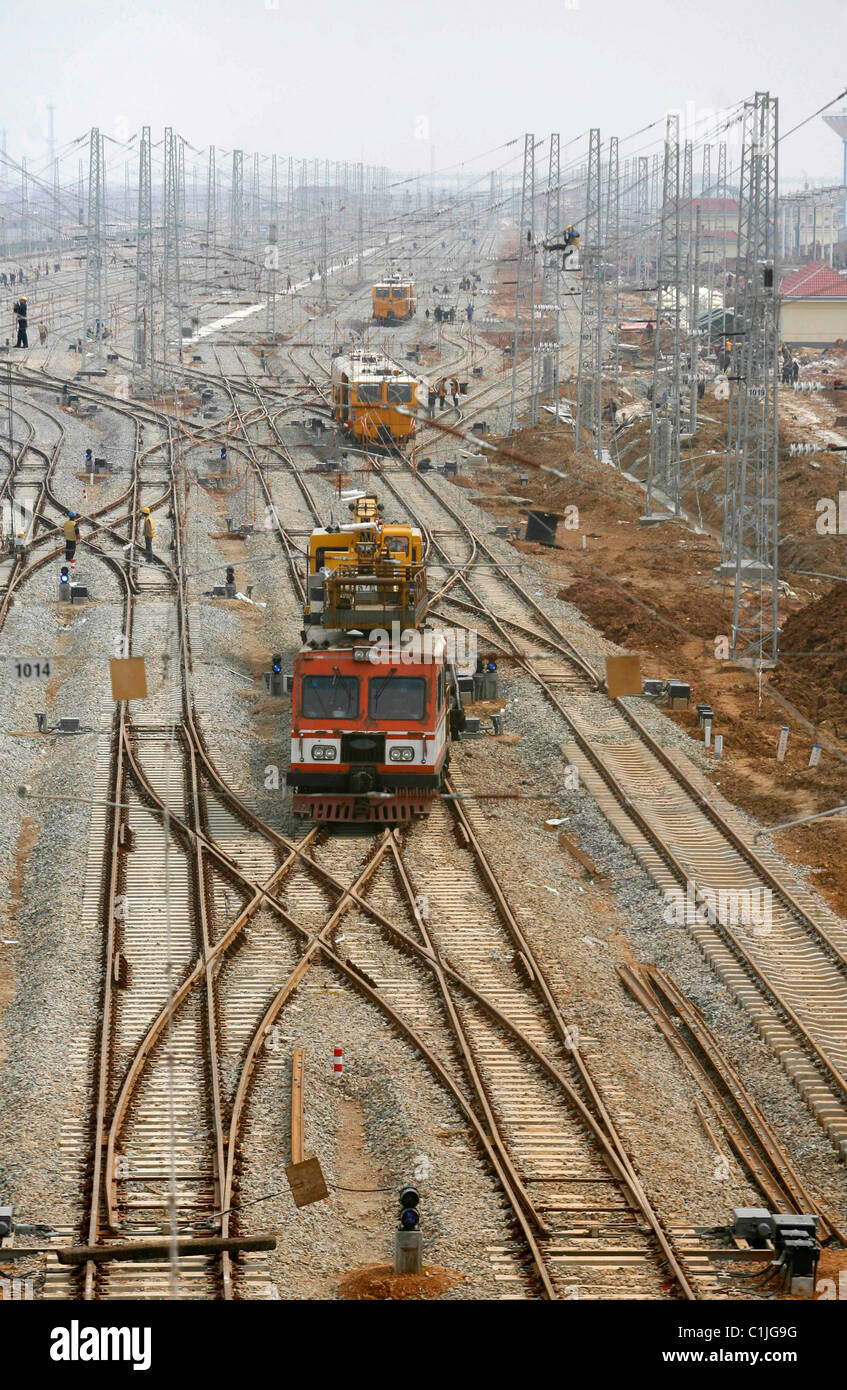 Chinese Supertrain Workers on China's new super high speed rail link ...