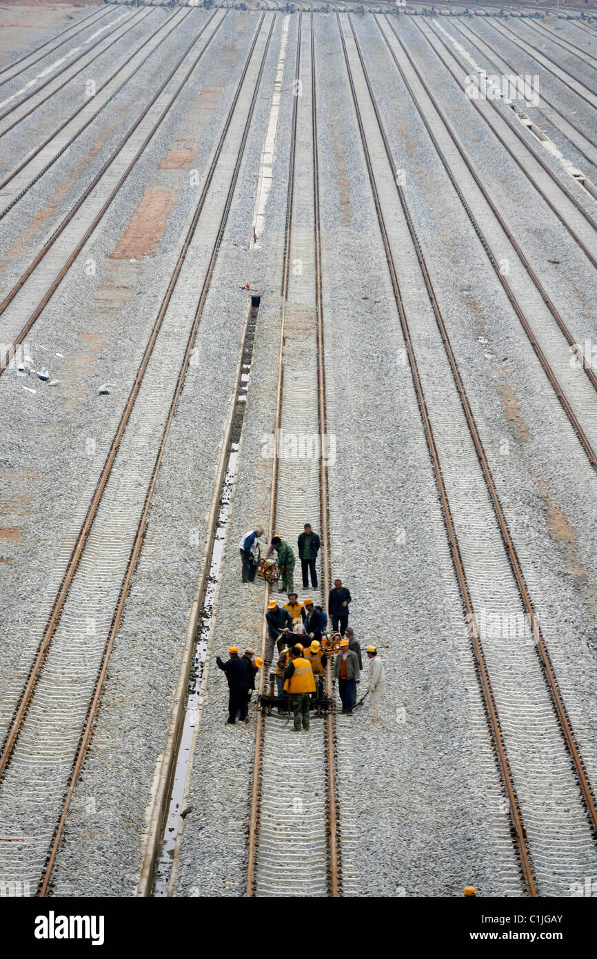 Chinese Supertrain Workers on China's new super high speed rail link ...