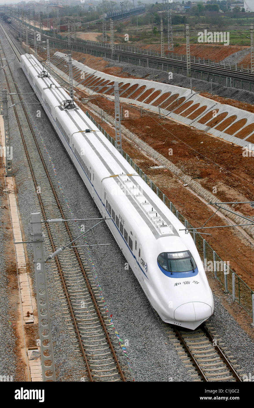 Chinese Supertrain Workers on China's new super high speed rail link ...