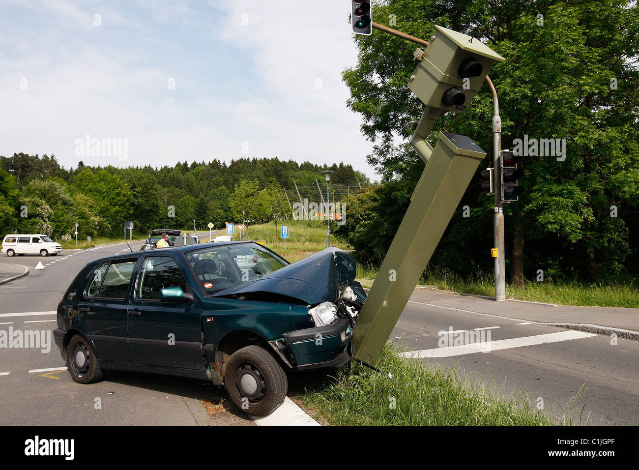 A VW Golf crashes into a speeding camera in Tettnang Tannau Tannau ...