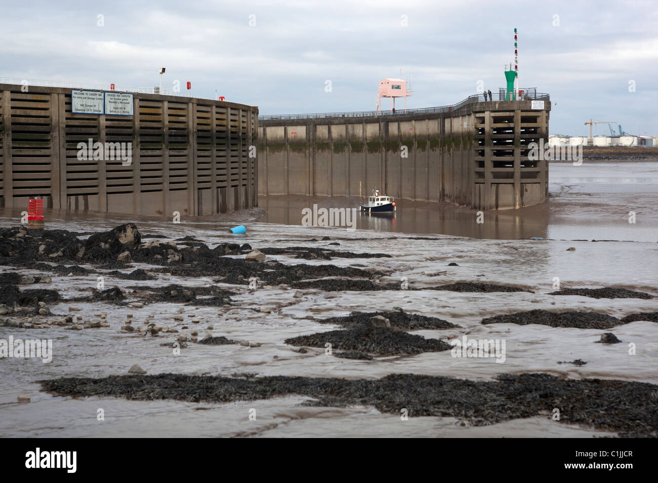 Cardiff bay barrage hi-res stock photography and images - Alamy