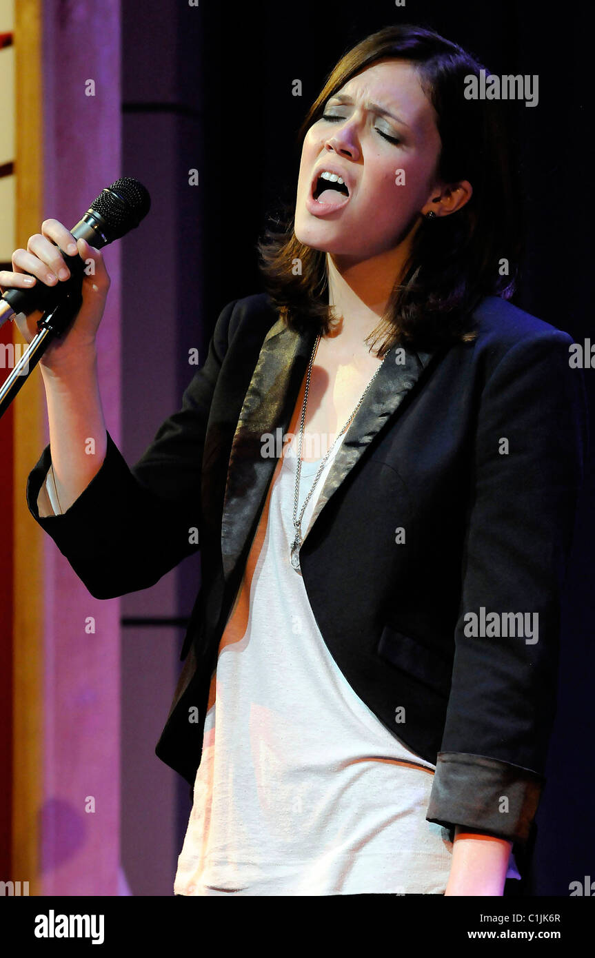 Mandy Moore performing from her new album, 'Amanda Leigh' at the Grammy ...