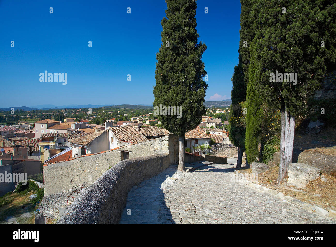 France vaucluse village malaucene hi-res stock photography and images ...