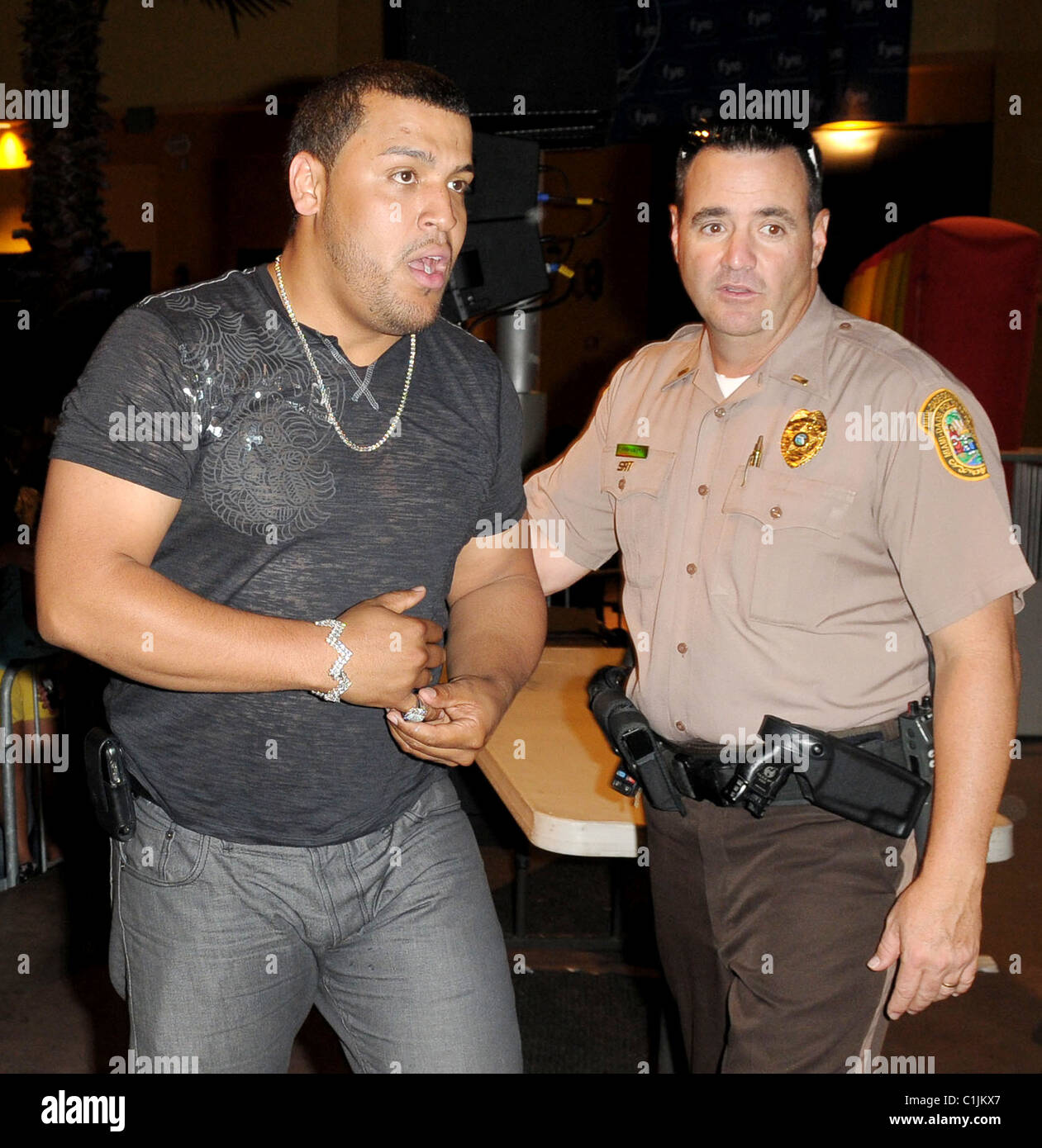 Lenny Santos Aventura signing their new CD released signing title 'The ...