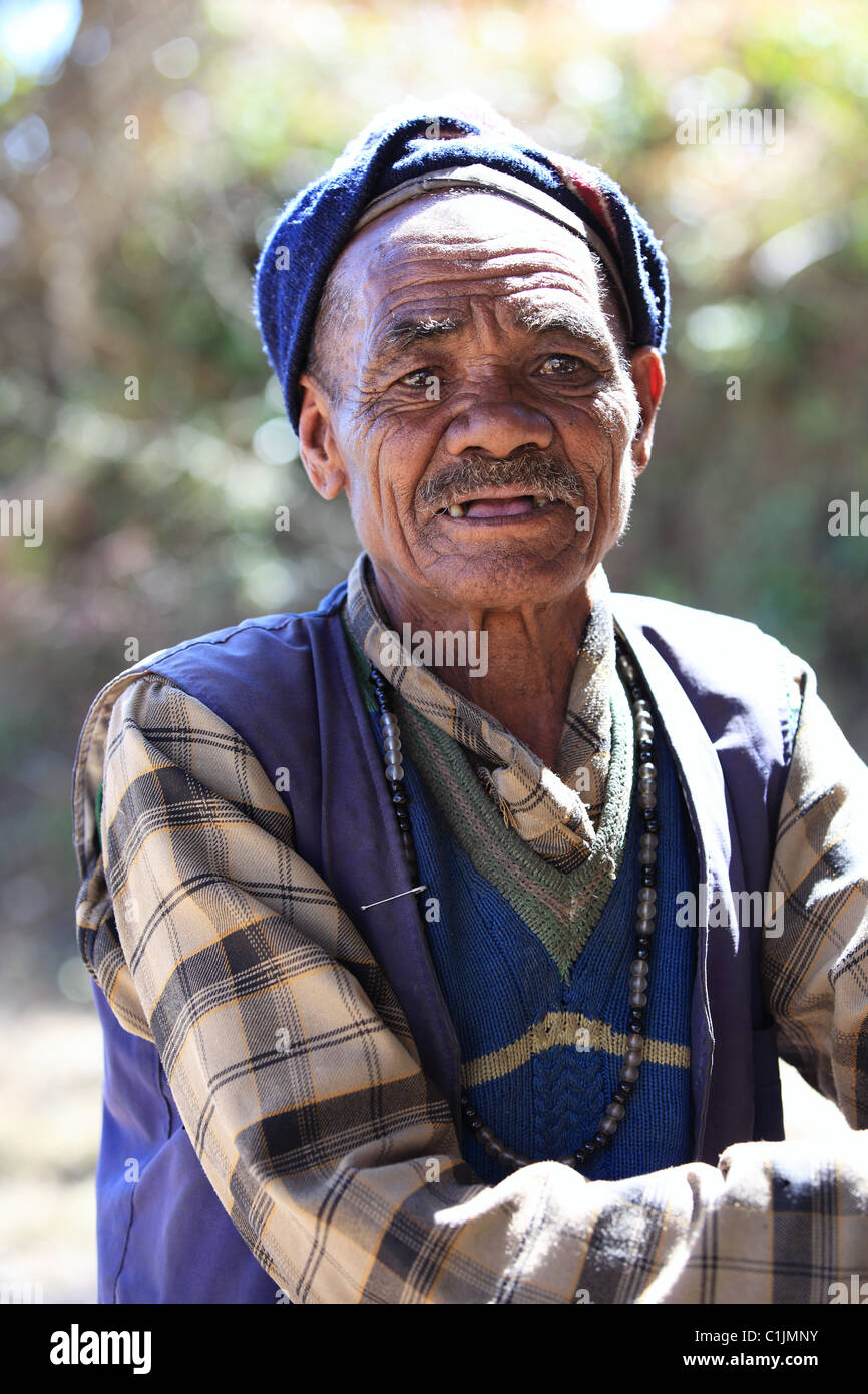 Nepali man in the Himalaya Stock Photo - Alamy