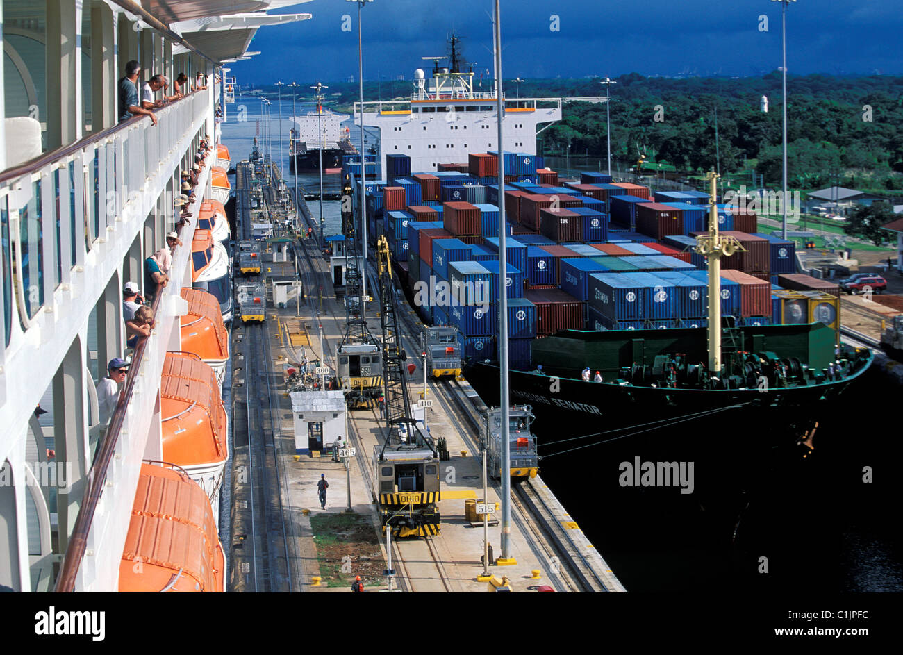 Panama canal zone hi-res stock photography and images - Alamy