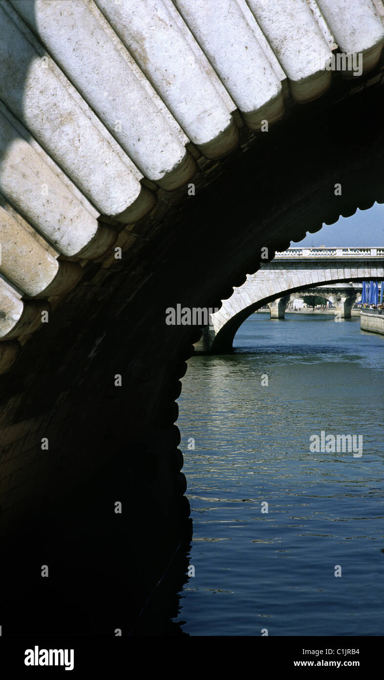 Seine river bridges hi-res stock photography and images - Alamy