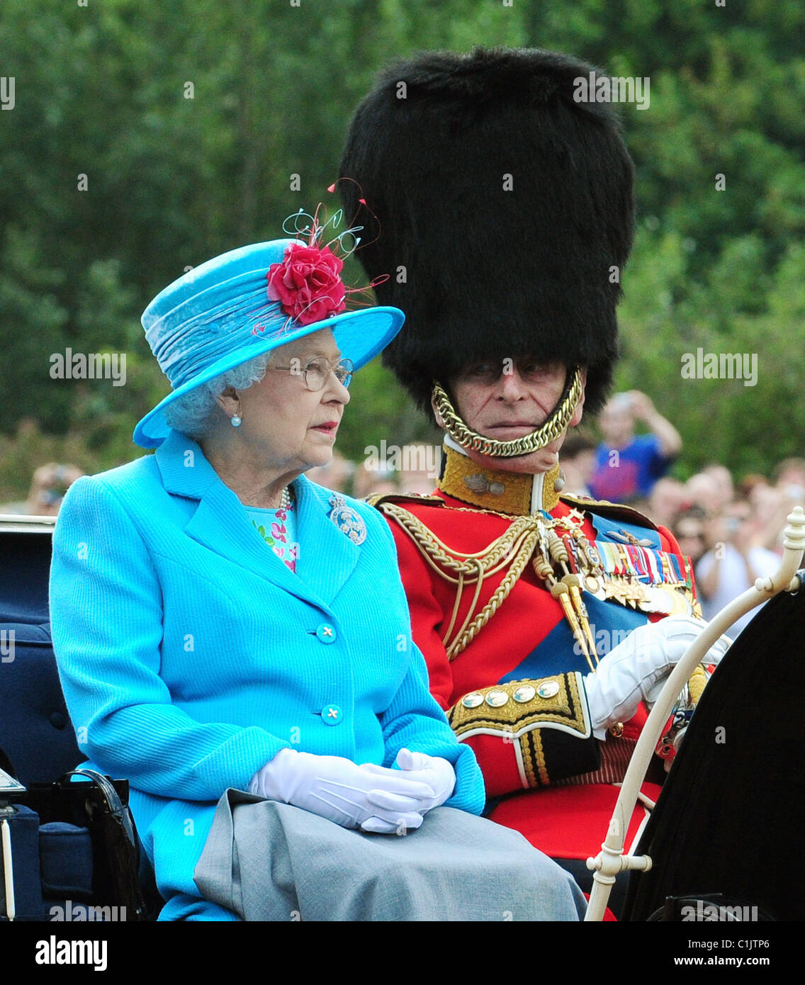 Queen Elizabeth II and Prince Philip return to Buckingham Palace after ...
