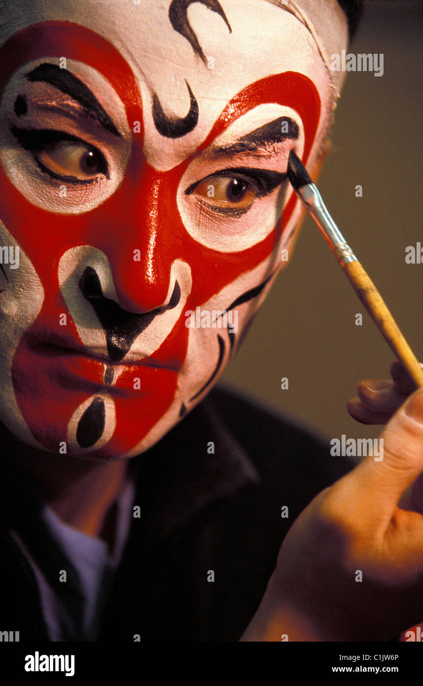 Chinese opera actor backstage hi-res stock photography and images - Alamy
