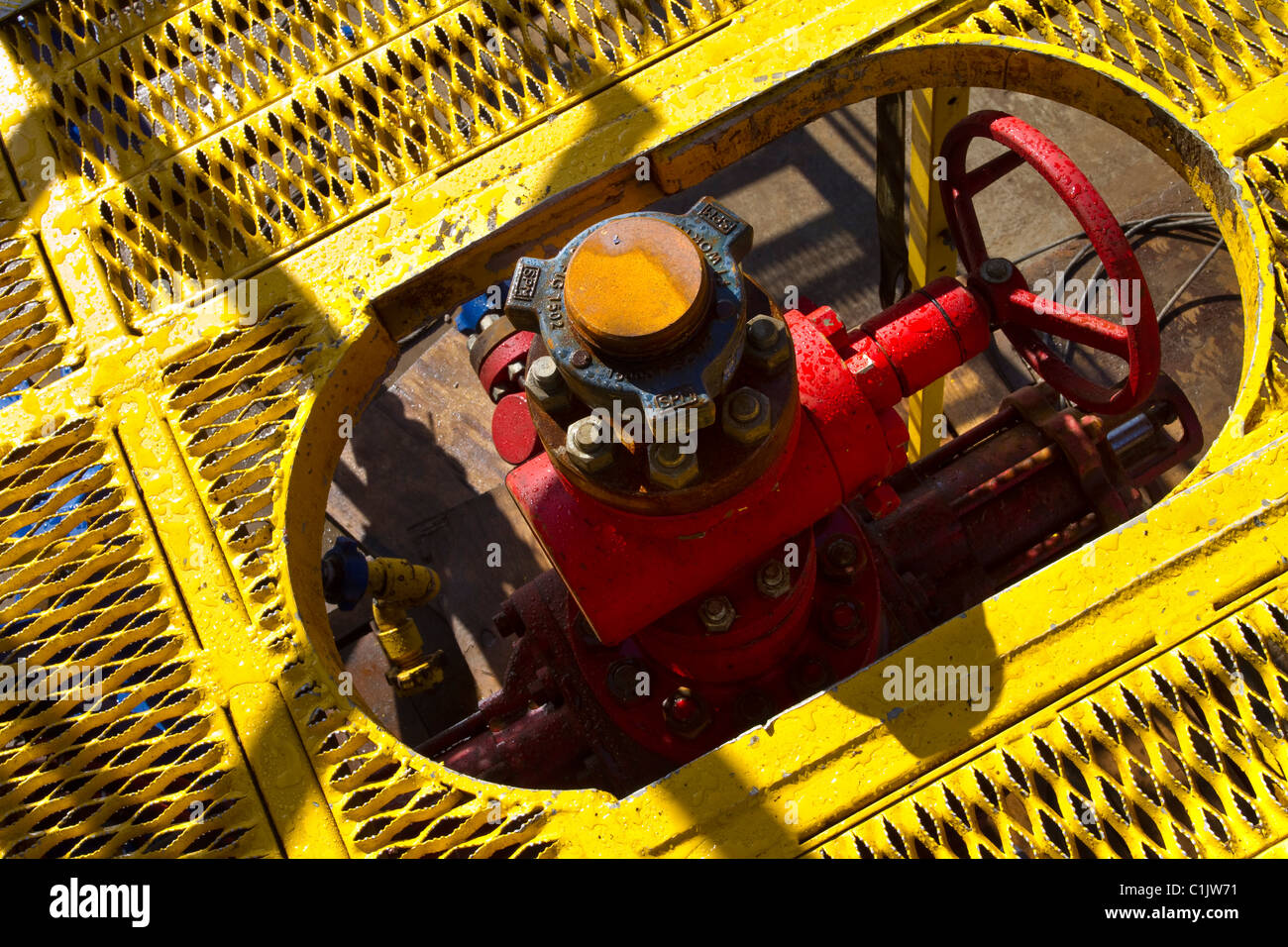 Oil rig blowout stack hi-res stock photography and images - Alamy