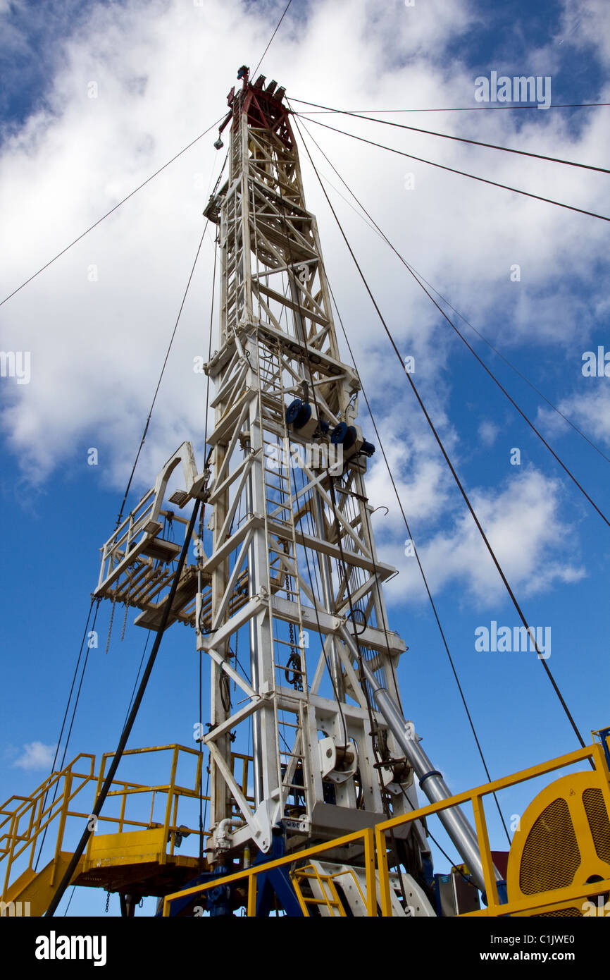 Cuadrilla Resources drilling equipment & workover derrick rig at Shale ...