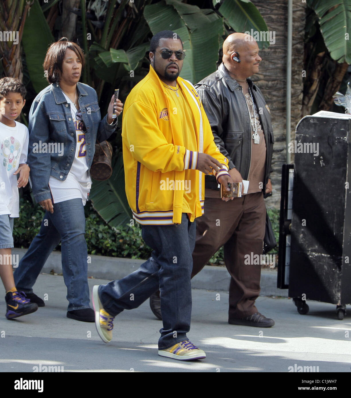 Ice Cube arrives for the first game of the NBA National Championship ...