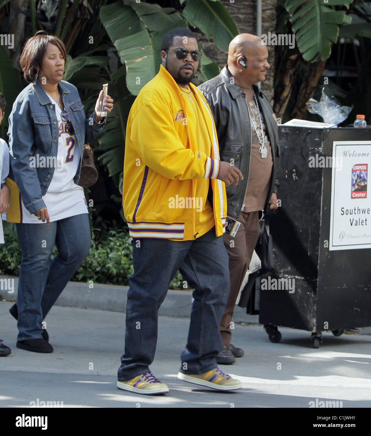 Ice Cube arrives for the first game of the NBA National Championship ...