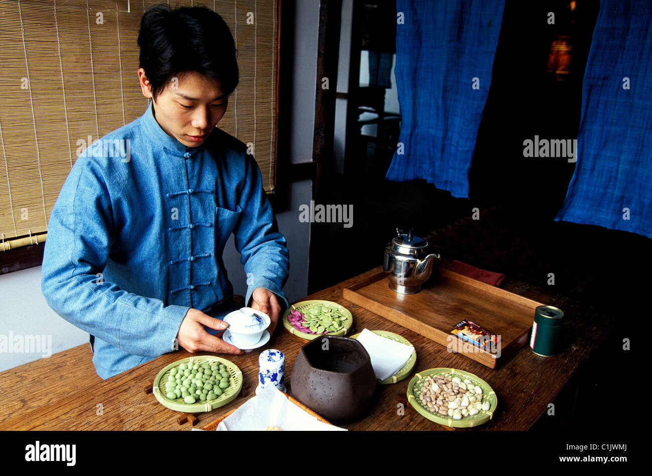 China, Shanghai, traditional tea house Stock Photo - Alamy