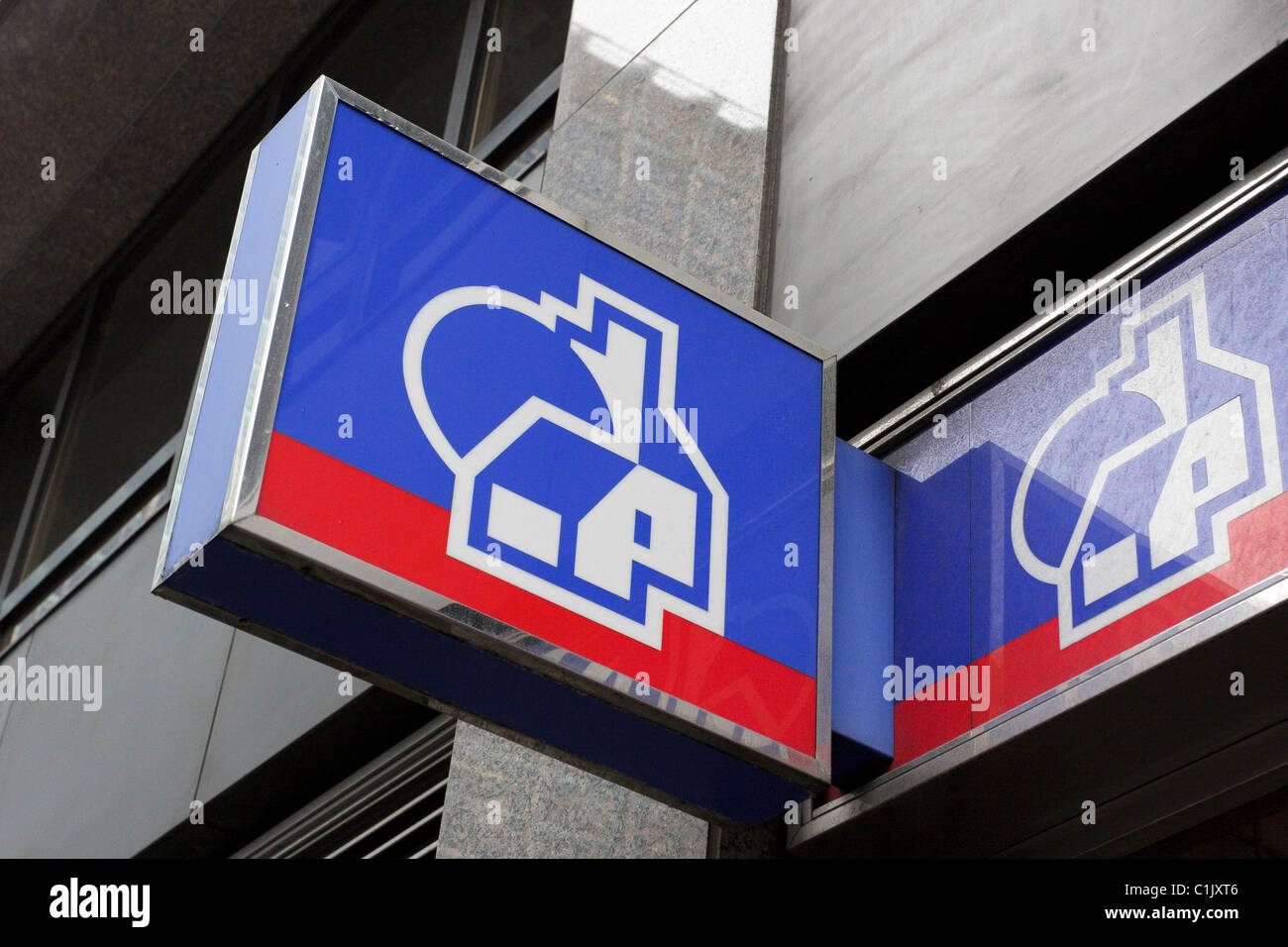 Nationwide building society logo hi-res stock photography and images ...