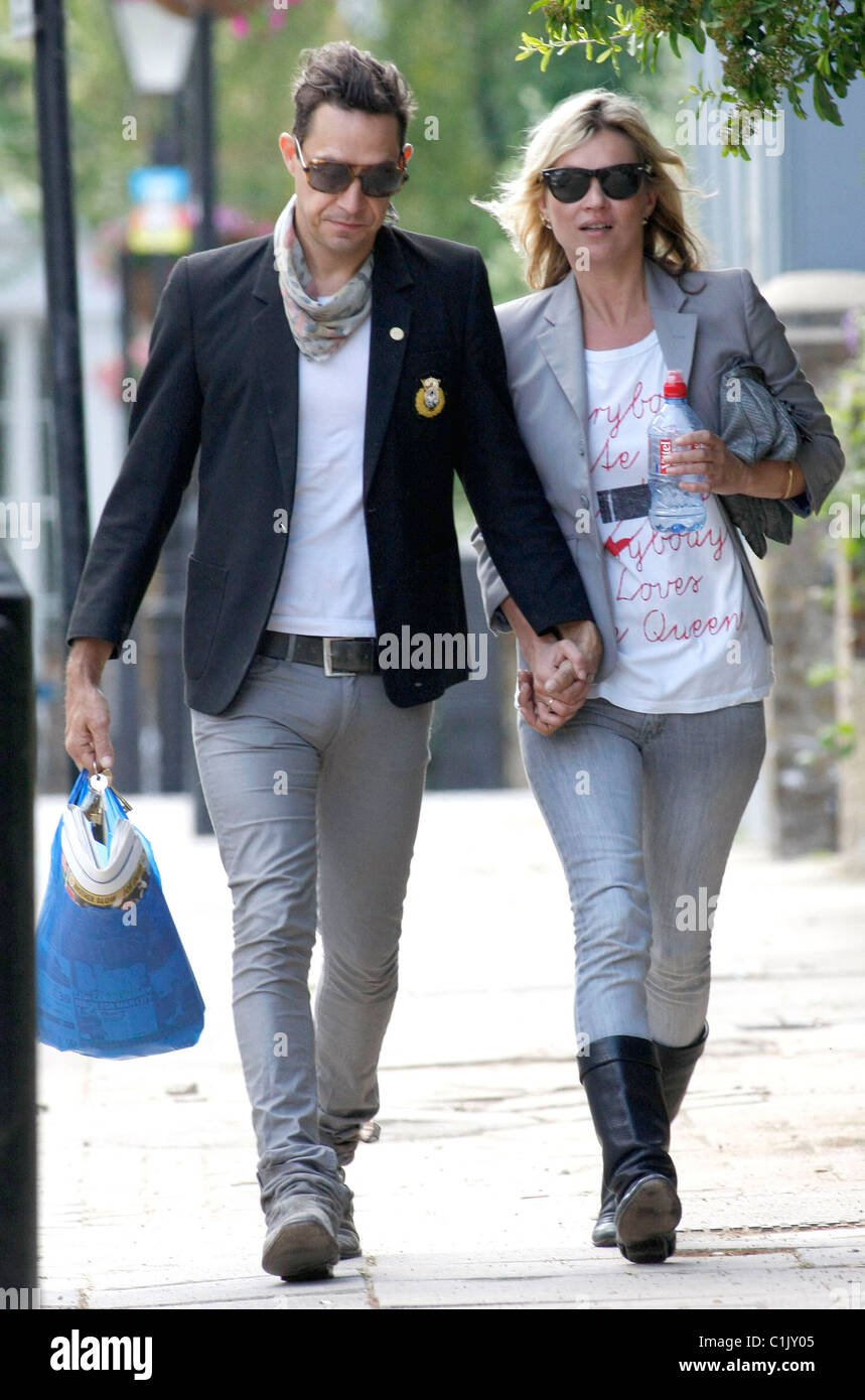 Red writing kate moss jamie hince 140609 hi-res stock photography and ...